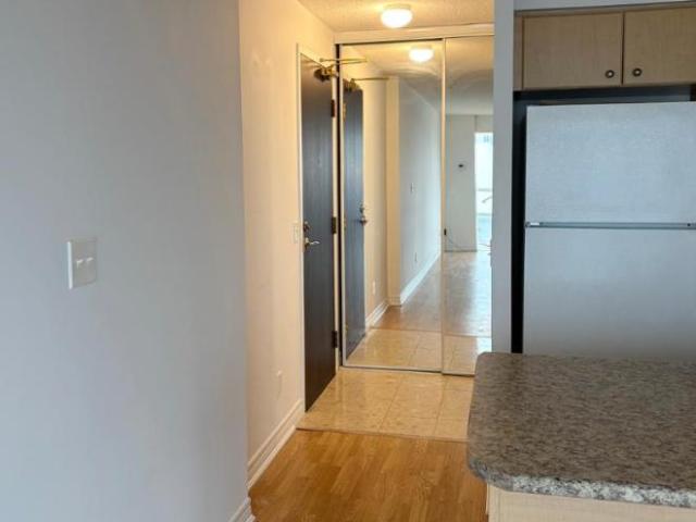 1 Br, 1 bath, Apartment 30 Grand Trunk Crescent