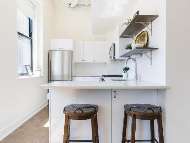 1 Br, 1 bath, Apartment 30 E Adams St