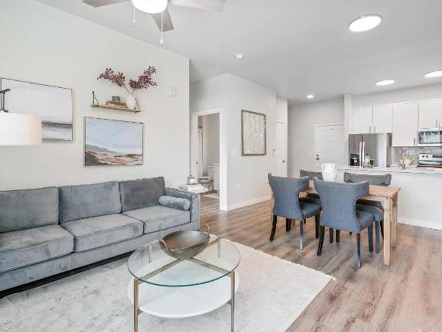 1 Br, 1 bath, Apartment 3158 SW 12th Ave