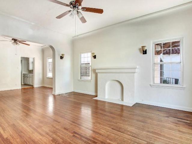 1 Br, 1 bath, Apartment 315 323 North Curson Avenue