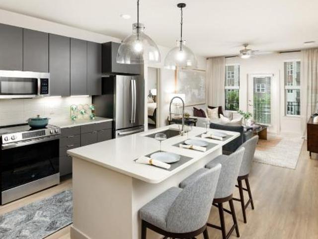 1 Br, 1 bath, Apartment 3100 Commerce Ave NW