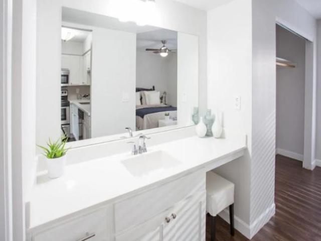 1 Br, 1 bath, Apartment 3101 N 32nd St