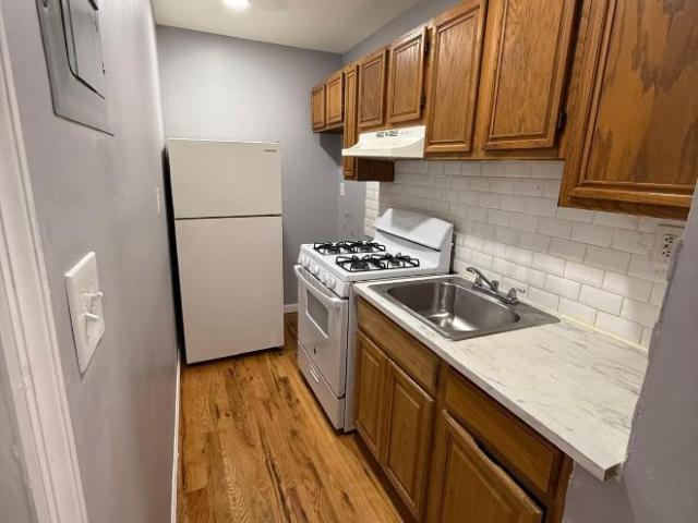 1 Br, 1 bath, Apartment 311 323 Clinton Avenue