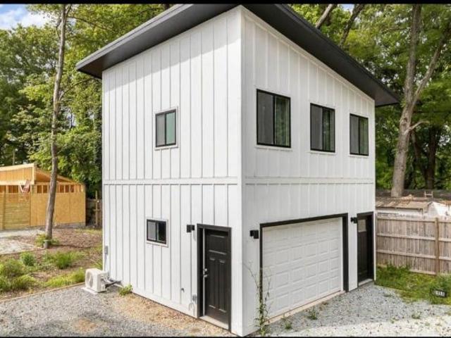 1 Br, 1 bath, Apartment 3136 Rowena Ave