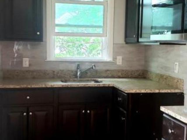 1 Br, 1 bath, Apartment 31 Carver St