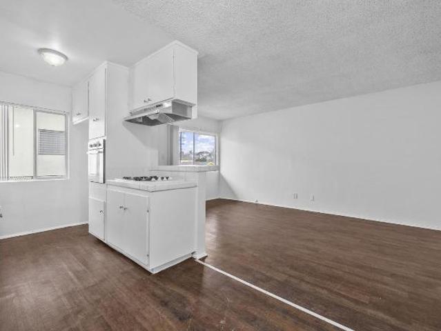1 Br, 1 bath, Apartment 3247 Santa Ana St