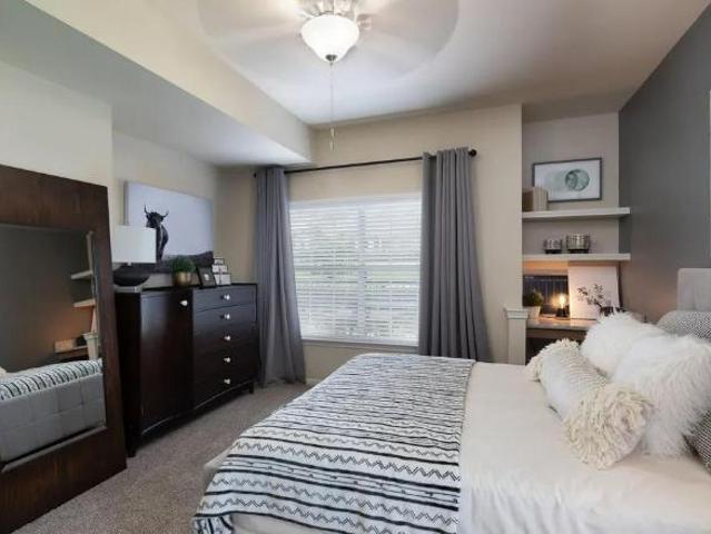 1 Br, 1 bath, Apartment 3250 Hudson Xing