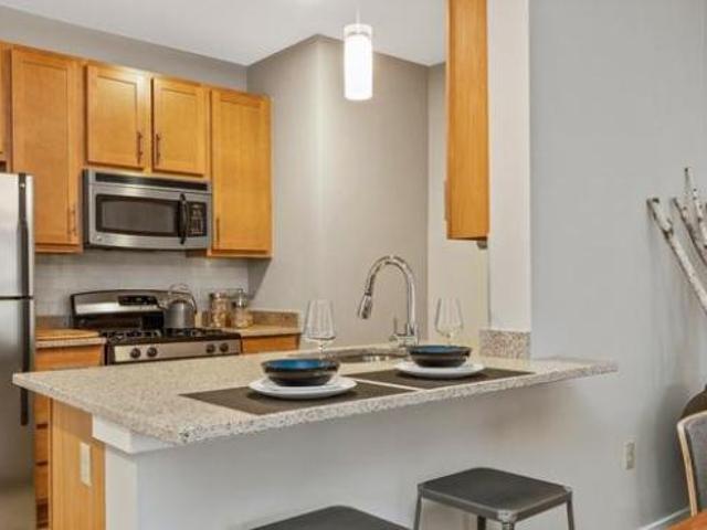 1 Br, 1 bath, Apartment 325 Commandants Way