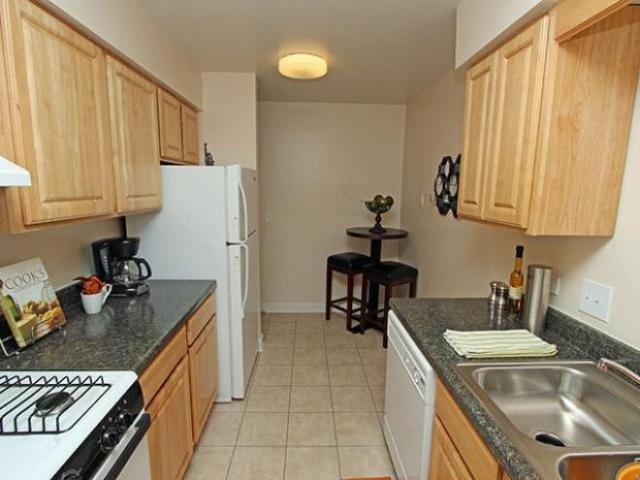 1 Br, 1 bath, Apartment 325 Ramblewood Dr