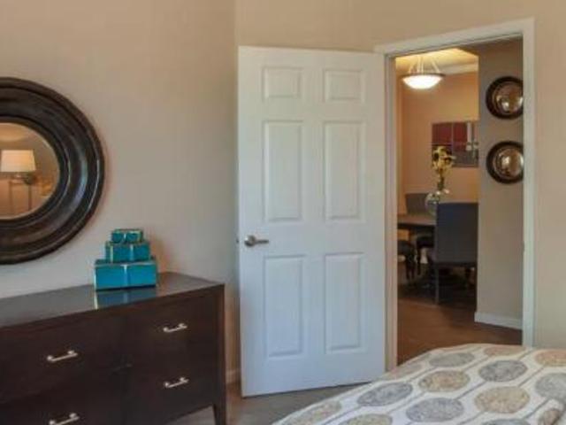 1 Br, 1 bath, Apartment 32615 N Valley Parkway