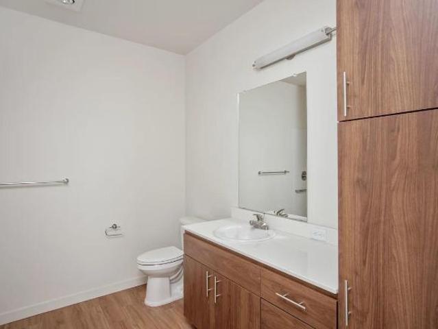 1 Br, 1 bath, Apartment 3270 N Vancouver Ave