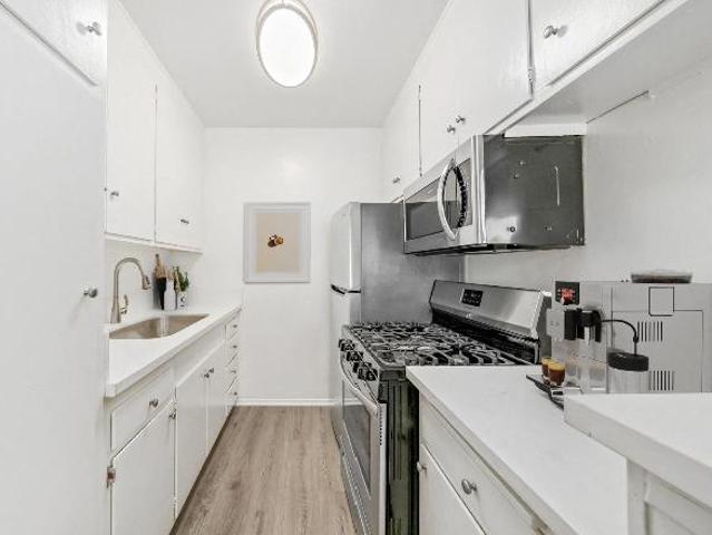 1 Br, 1 bath, Apartment 3270 Oakshire Dr
