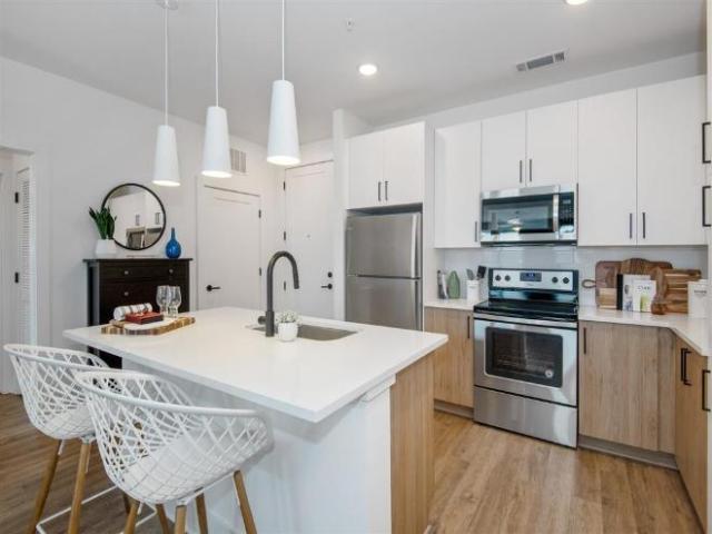 1 Br, 1 bath, Apartment 327 W Tremont Ave