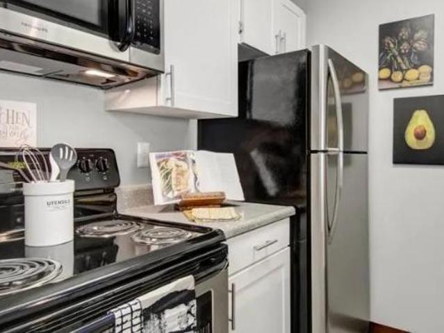 1 Br, 1 bath, Apartment 3280 SW 170th Ave