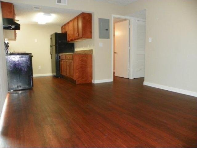1 Br, 1 bath, Apartment 3200 Desert Drive