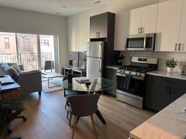1 Br, 1 bath, Apartment 3204 North Clifton Avenue