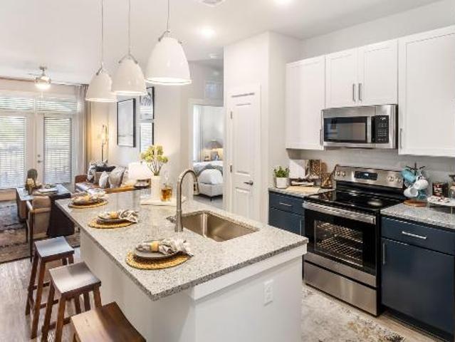1 Br, 1 bath, Apartment 3229 W Montague Ave