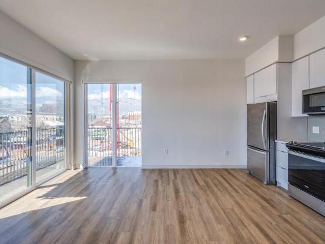 1 Br, 1 bath, Apartment 322 E Vermijo Ave