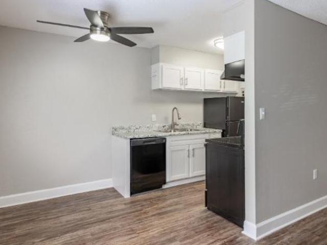 1 Br, 1 bath, Apartment 3232 Heritage Cir
