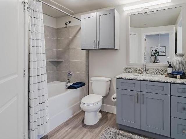 1 Br, 1 bath, Apartment 3232 N Garland Ave
