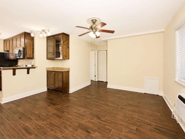 1 Br, 1 bath, Apartment 32 Peachtree Ave