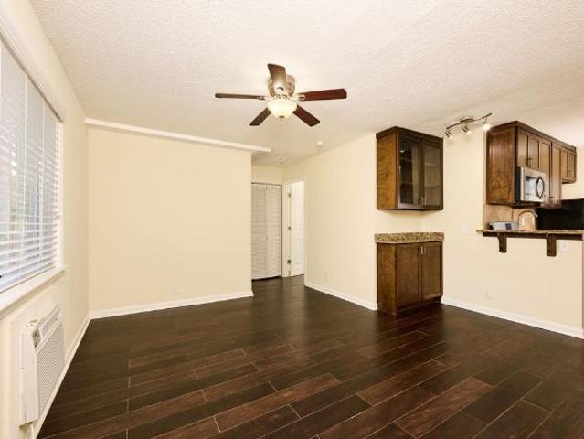 1 Br, 1 bath, Apartment 32 Peachtree Ave