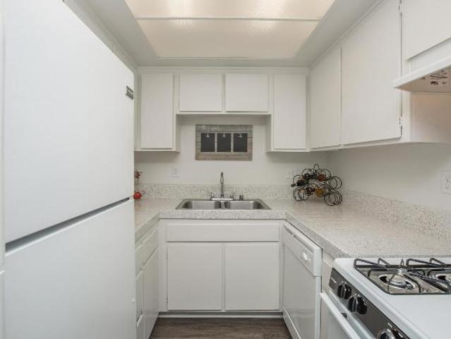 1 Br, 1 bath, Apartment 3300 Quartz Ln