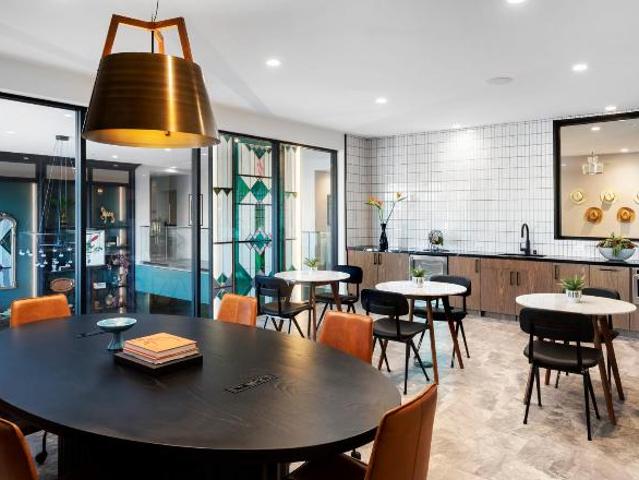 1 Br, 1 bath, Apartment 330 N Westlake Ave