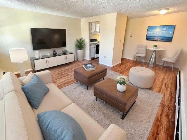 1 Br, 1 bath, Apartment 333 North Lincoln Street