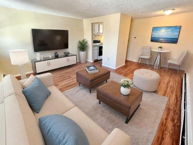 1 Br, 1 bath, Apartment 333 North Lincoln Street