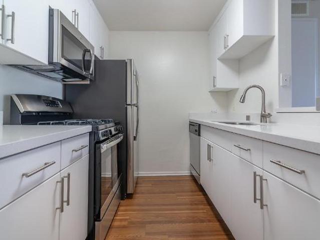 1 Br, 1 bath, Apartment 333 S Catalina Street