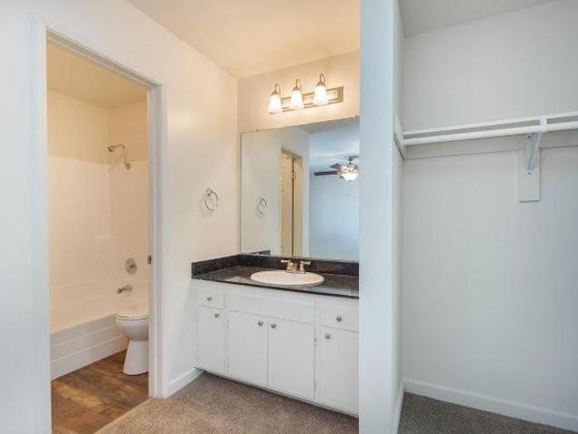 1 Br, 1 bath, Apartment 3443 Sandrock Road