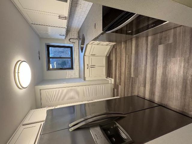 1 Br, 1 bath, Apartment 3457 Evergreen Road
