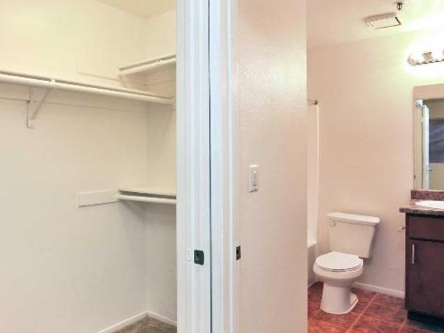 1 Br, 1 bath, Apartment 345 S Alexandria Ave