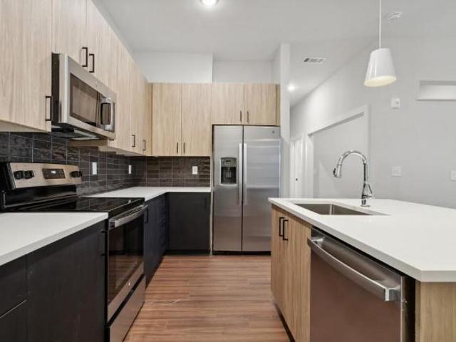 1 Br, 1 bath, Apartment 3480 Lakeside Dr NE