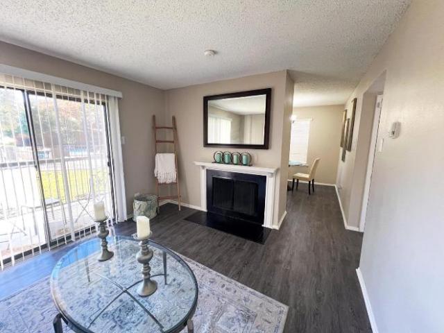 1 Br, 1 bath, Apartment 3400 W Park Blvd