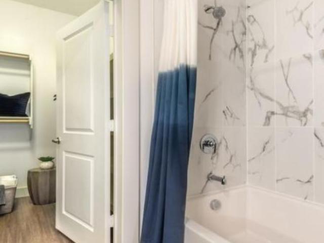 1 Br, 1 bath, Apartment 3400 Howell Street
