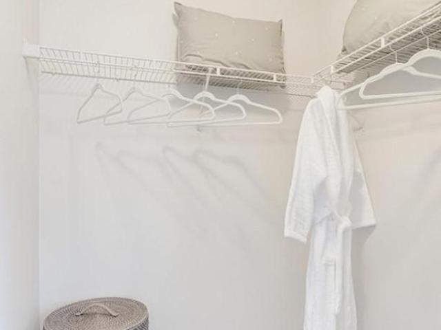 1 Br, 1 bath, Apartment 3400 Kimball Bridge Rd