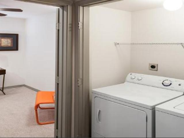 1 Br, 1 bath, Apartment 3405 N Shepherd Dr