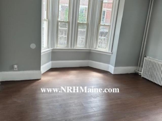 1 Br, 1 bath, Apartment 34 College Street