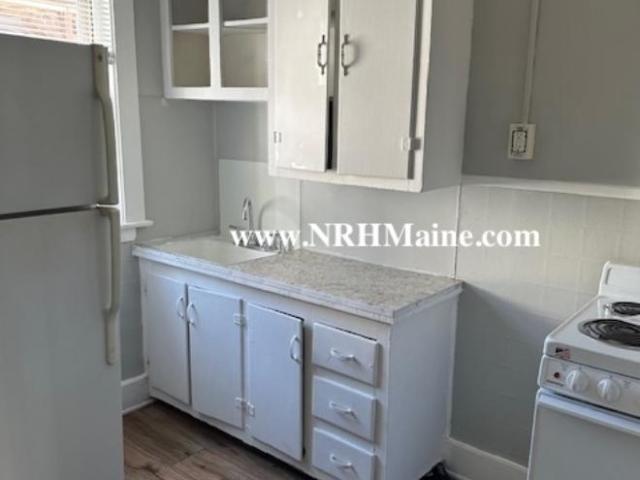 1 Br, 1 bath, Apartment 34 College Street