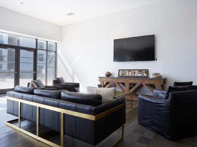 1 Br, 1 bath, Apartment 3550 Main St