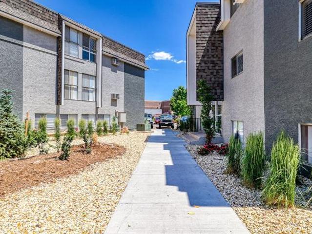 1 Br, 1 bath, Apartment 3555 Westwood Blvd