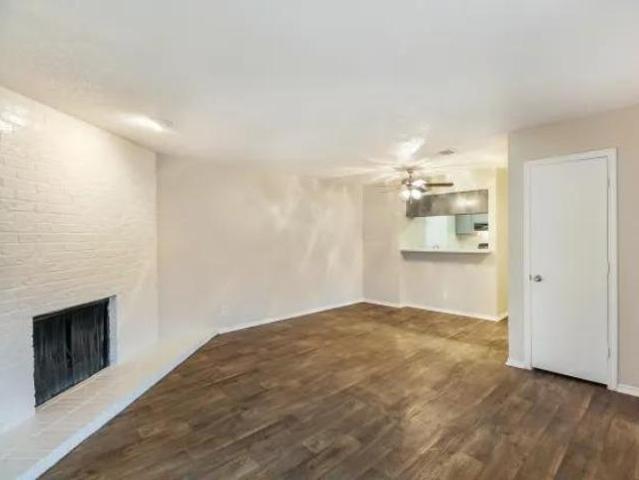 1 Br, 1 bath, Apartment 357 E Corporate Dr