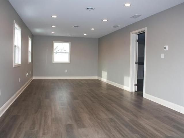 1 Br, 1 bath, Apartment 358 Market Street