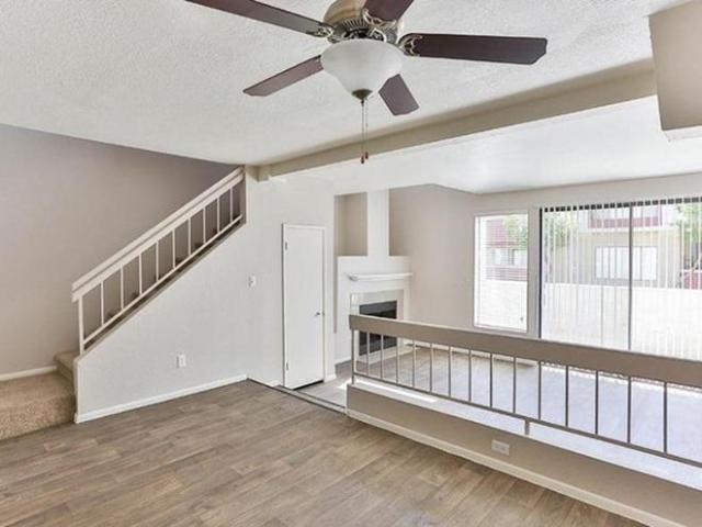 1 Br, 1 bath, Apartment 3501 S McClintock Dr