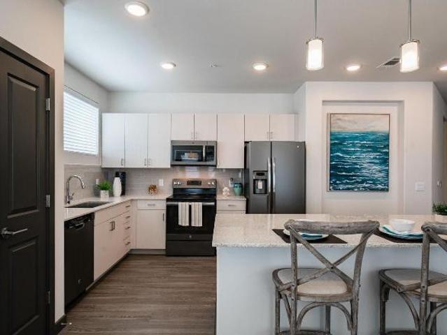 1 Br, 1 bath, Apartment 350 N Wesley Dr