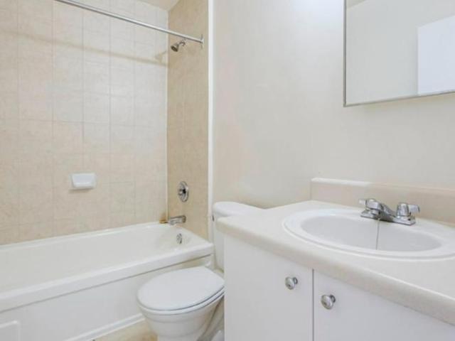1 Br, 1 bath, Apartment 350 The West Mall