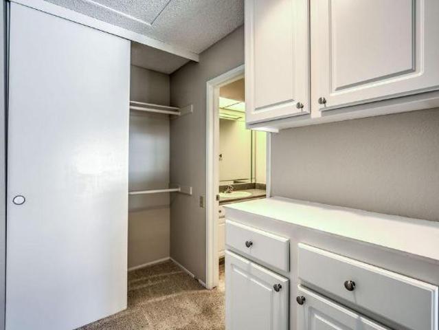 1 Br, 1 bath, Apartment 3511 Valley Road