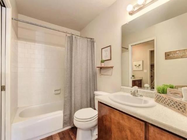 1 Br, 1 bath, Apartment 3525 W Benjamin Holt Dr